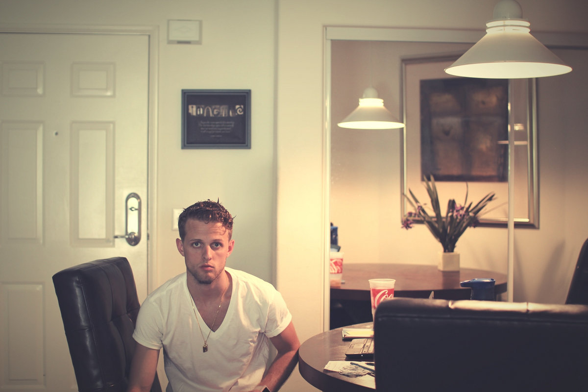 Loneruare | rocco moon