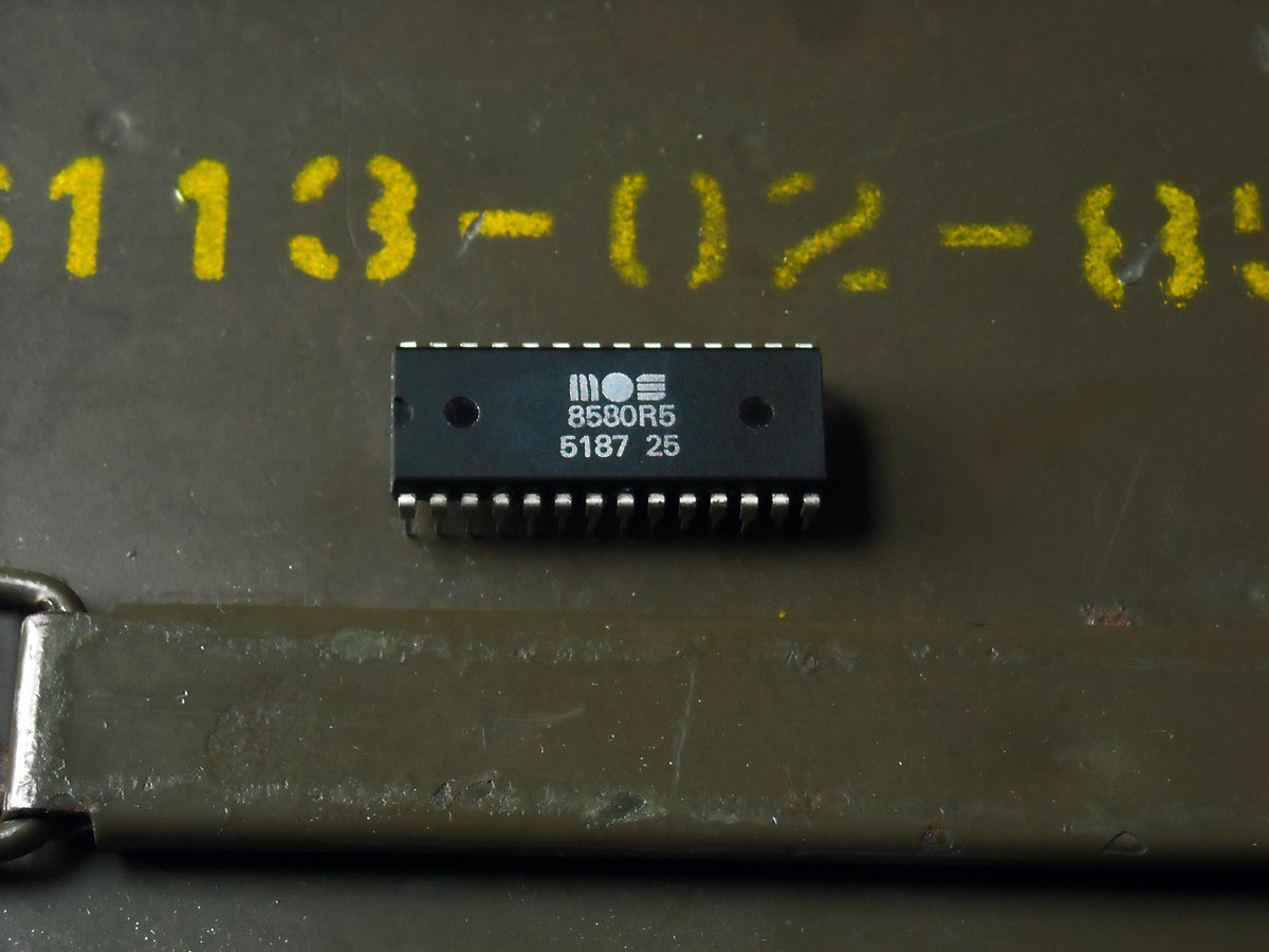Commodore/MOS SID chip - 8580 | Radiograffiti