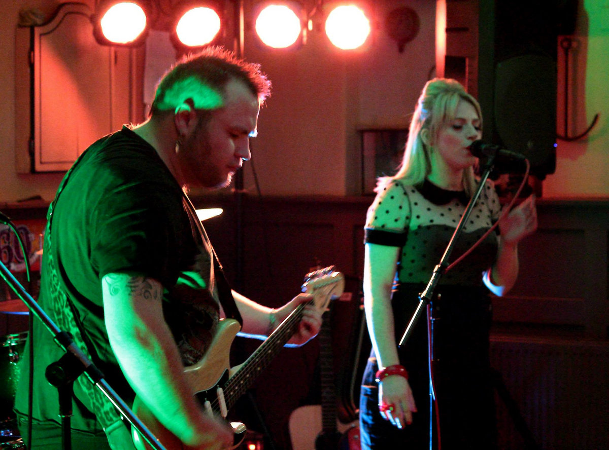 Friends | Danny Adams Feat. Stacey Lou