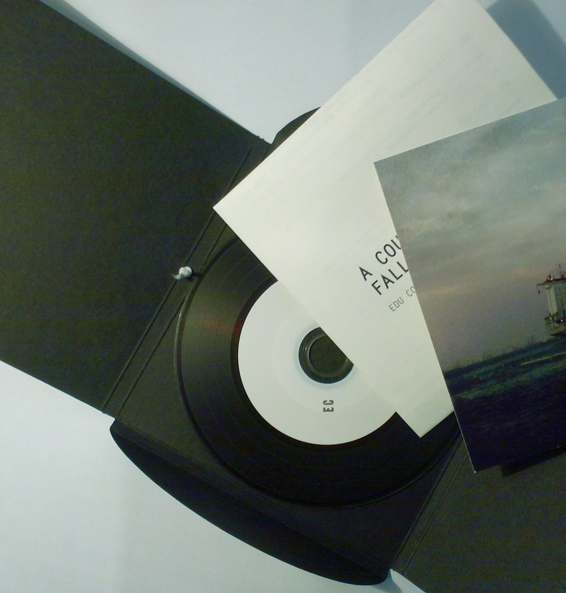 [atp004] A Country Falling Apart | Edu Comelles | audiotalaia