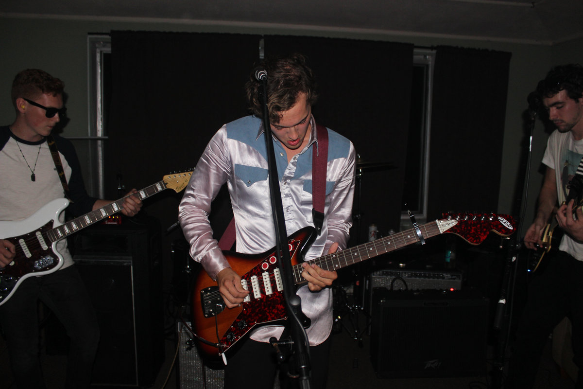 Halogens Self Titled EP | Halogens