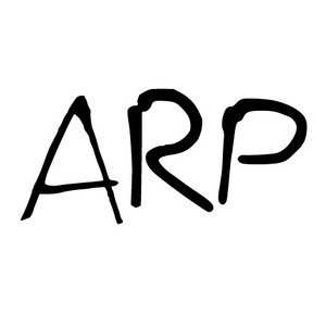 Music | Algo Raro Pasa