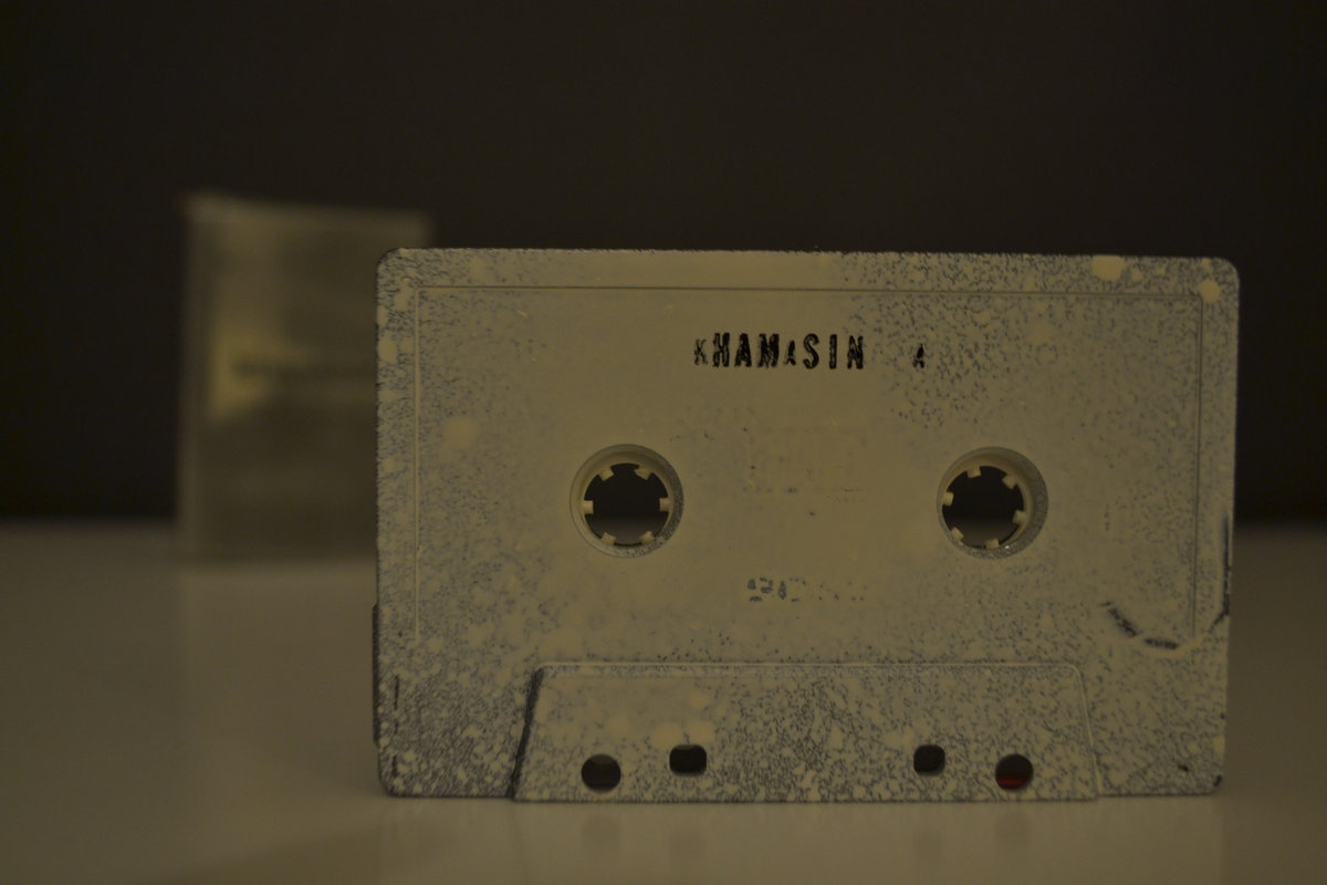 Khamasin | Glimlicht