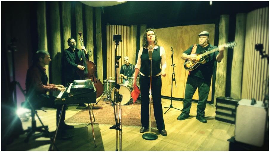 Deepest Water - Album (Toni Swain) | Toni Swain