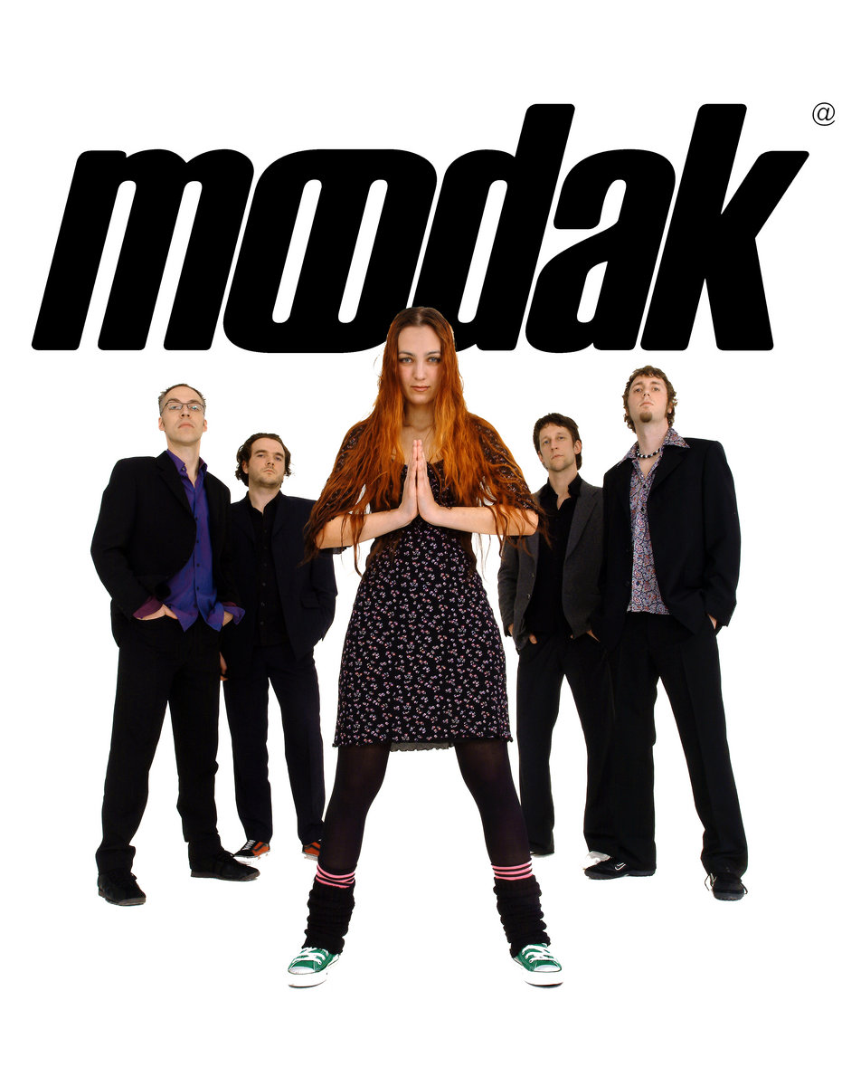 Throwing The Plates | Moodak