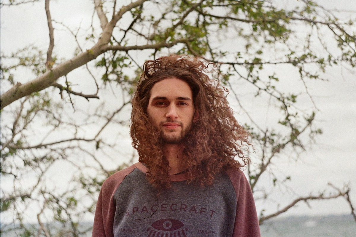 Floating | Nelson Bell