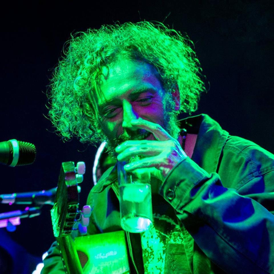 Criando Cuervos (2011) | Victor Conti (Lahiena)