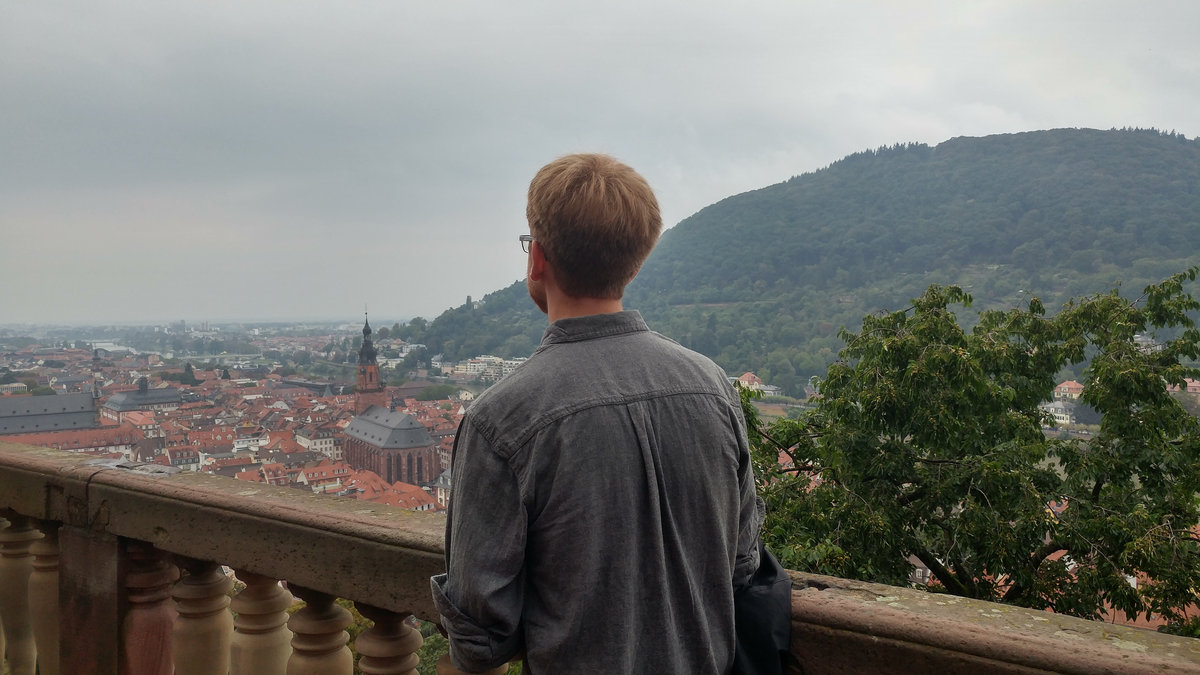 Genau | Daniel Frost