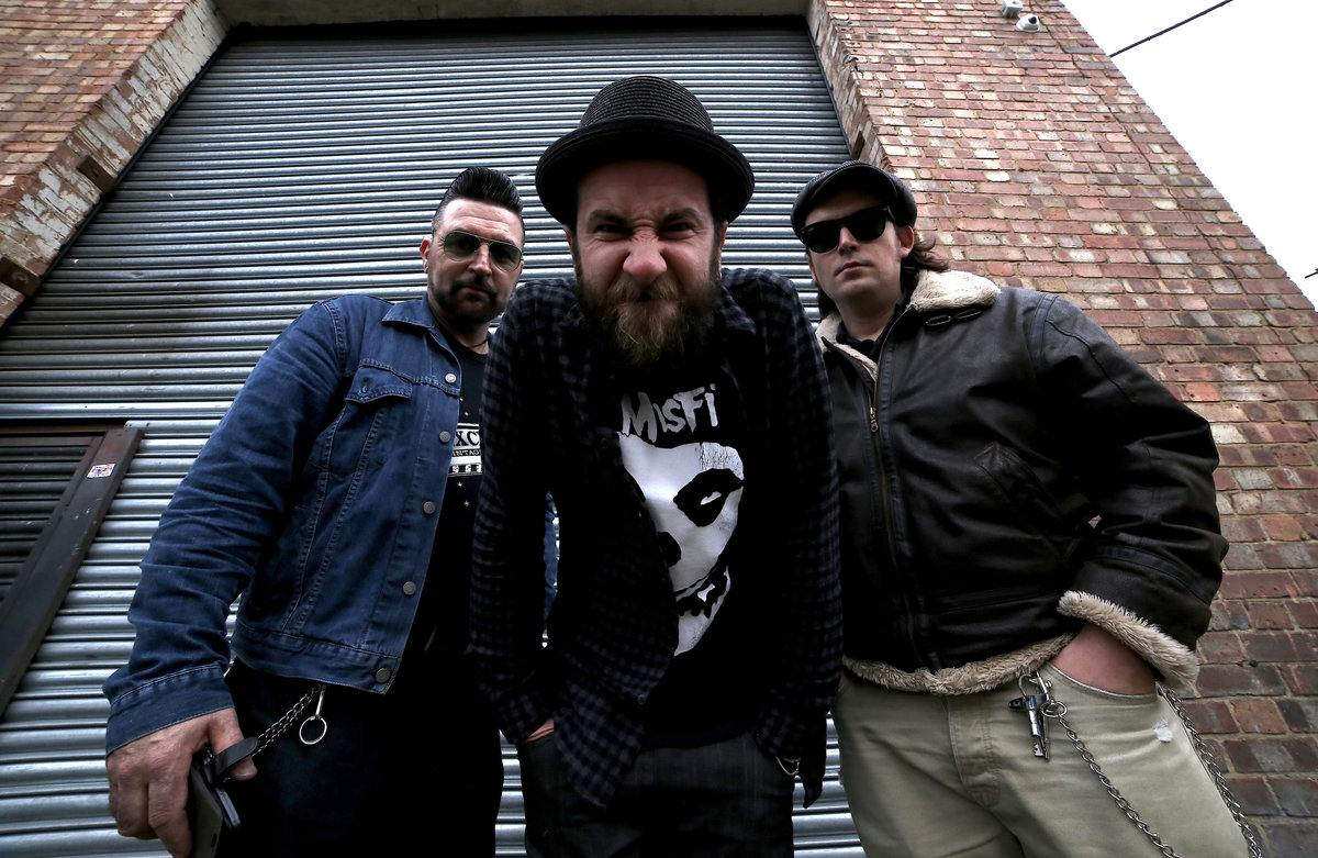 Music | Shaking Bones