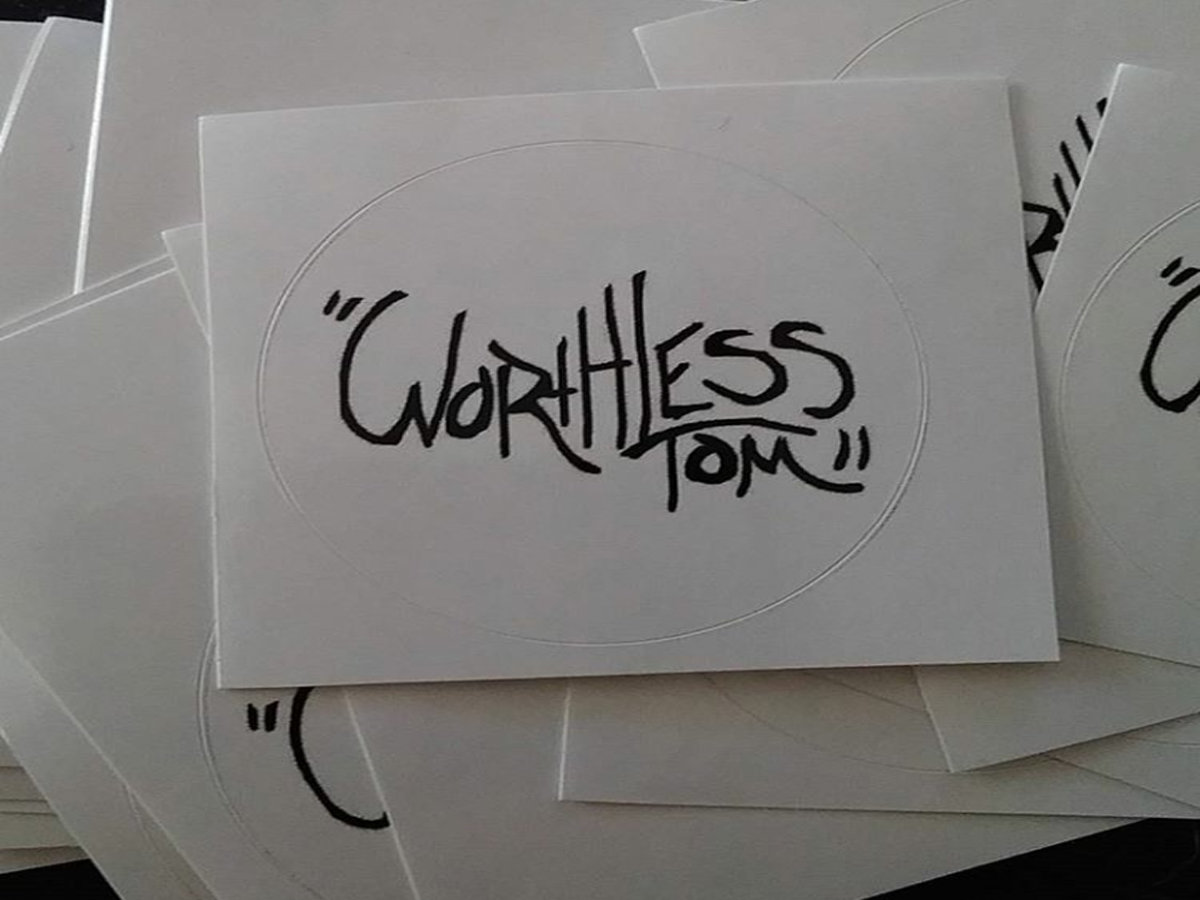 Worthless Tom Circle Sticker | Worthless Tom