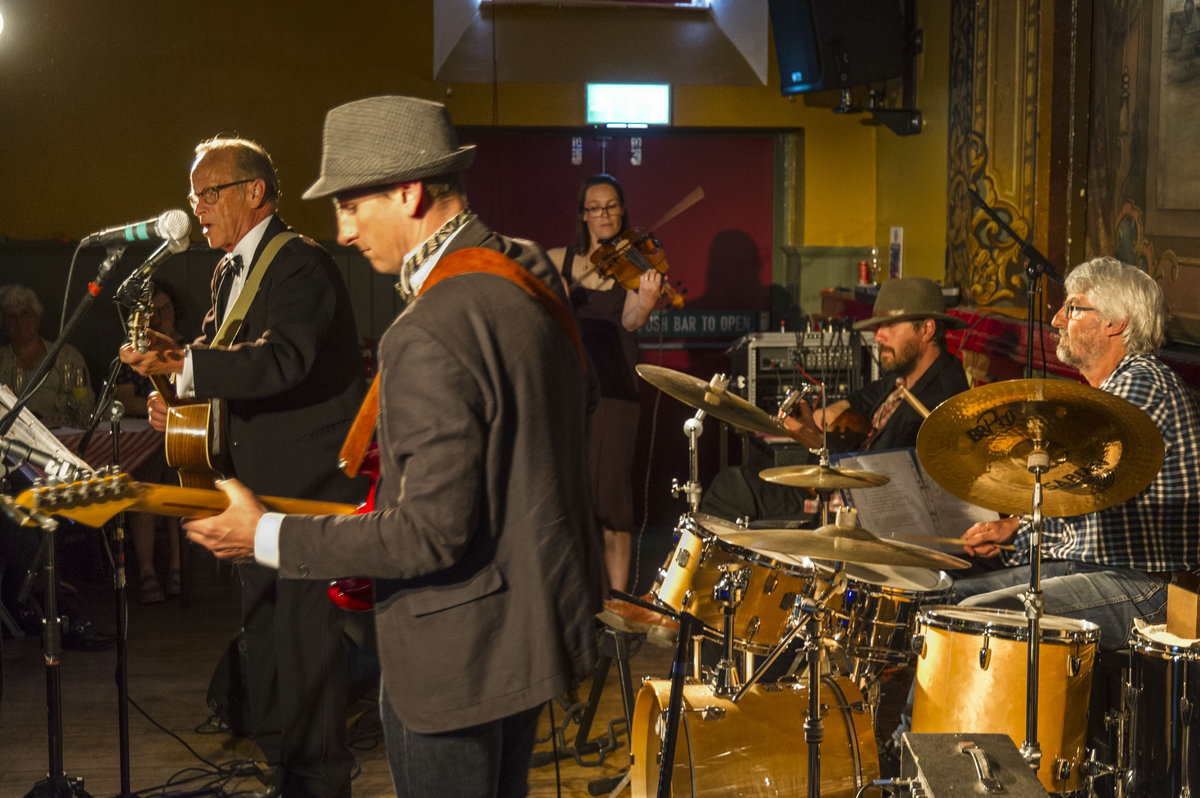 Erratics | The Moonbeams