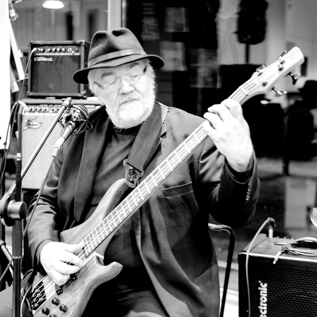 Lucid Josie | Peter Moser