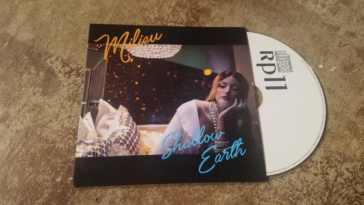 Shallow Earth | Milieu | Recycled Plastics