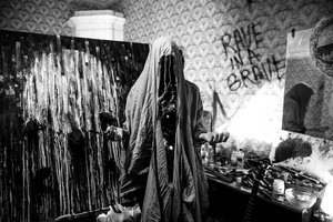 Music | the Rave in a Grave