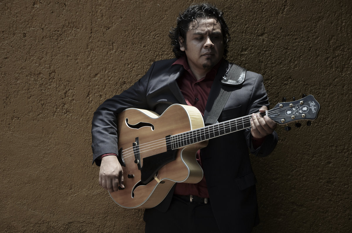 Music | César González