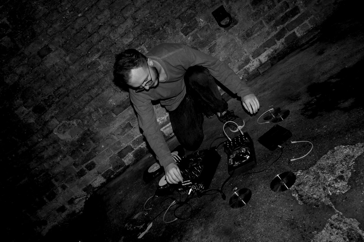 Wallpaper | Jonathan Higgins