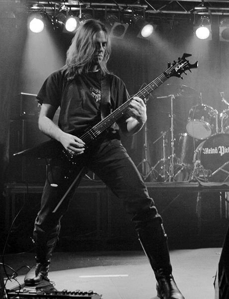 Aiz Vārtiem | Velna Rats