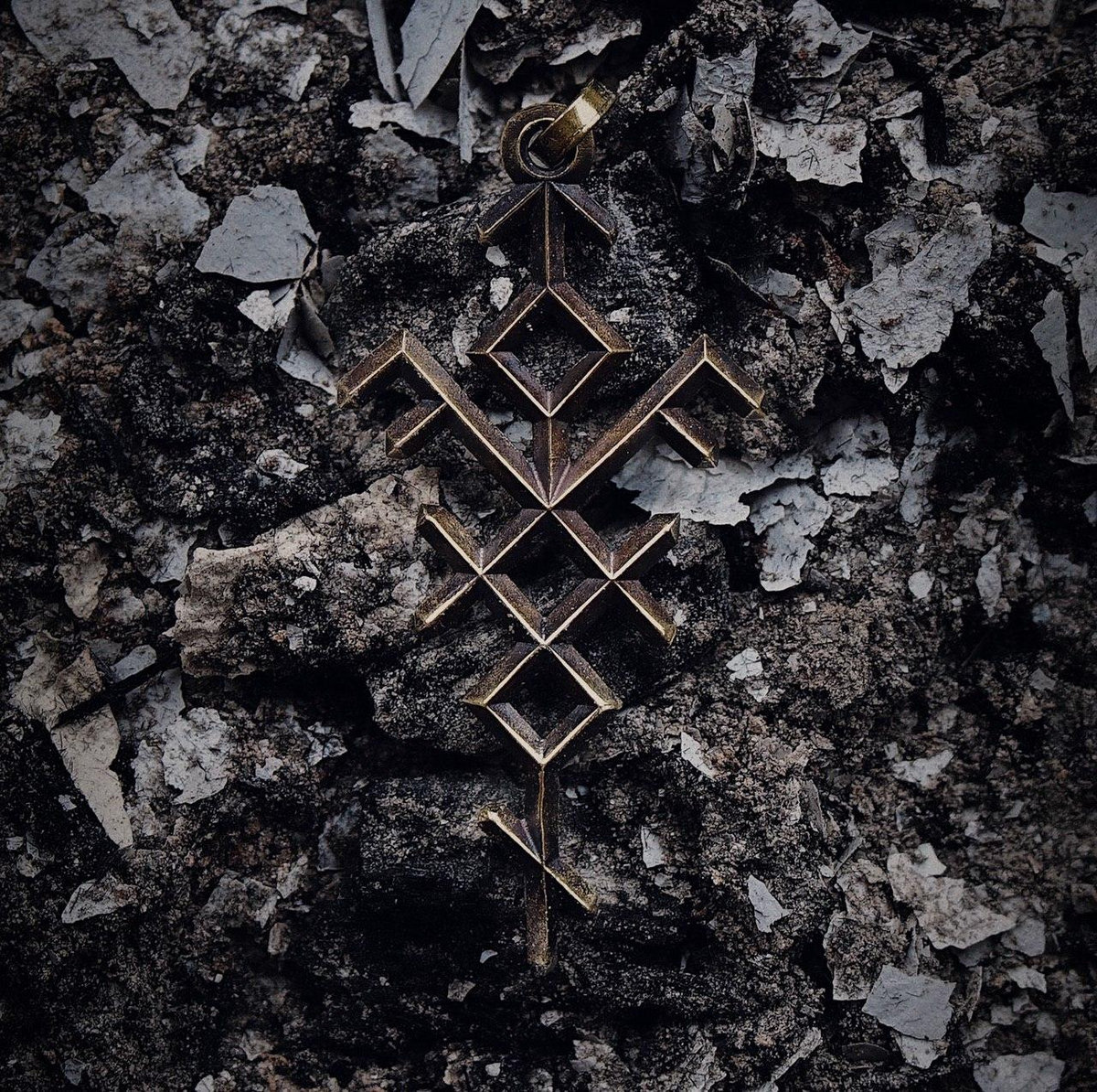 Dzivia Pendant (Blackened Bronze) | Dzivia