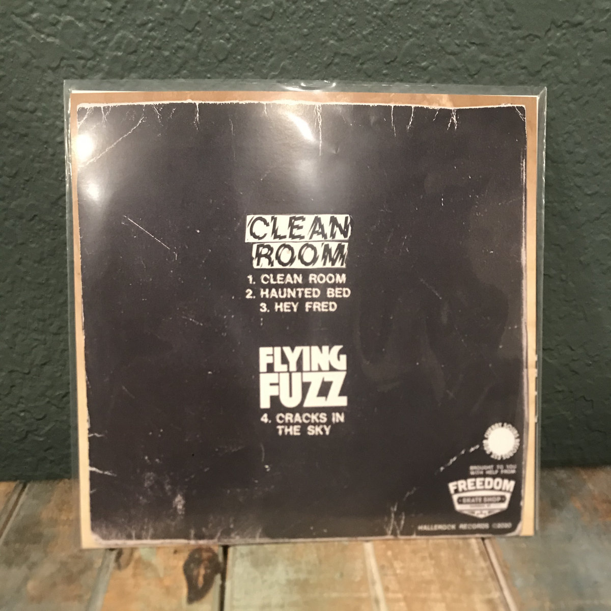 Cracks in the Sky (Single) | FLYING FUZZ