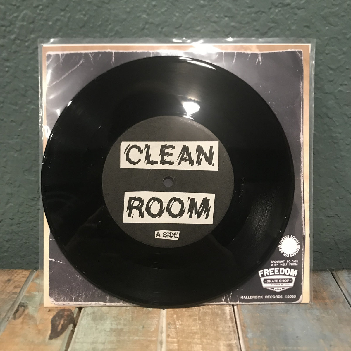 Cracks in the Sky (Single) | FLYING FUZZ