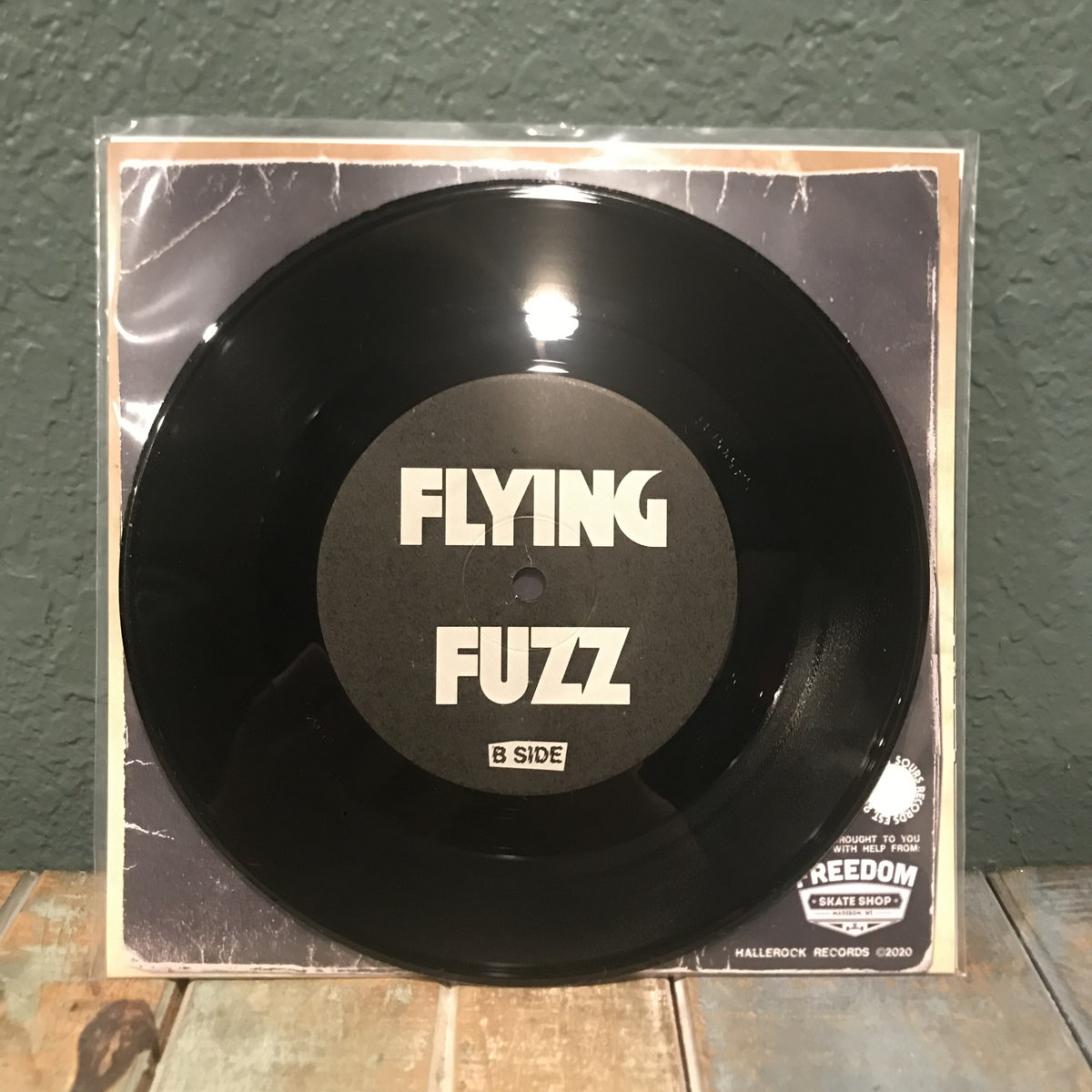 Cracks in the Sky (Single) | FLYING FUZZ