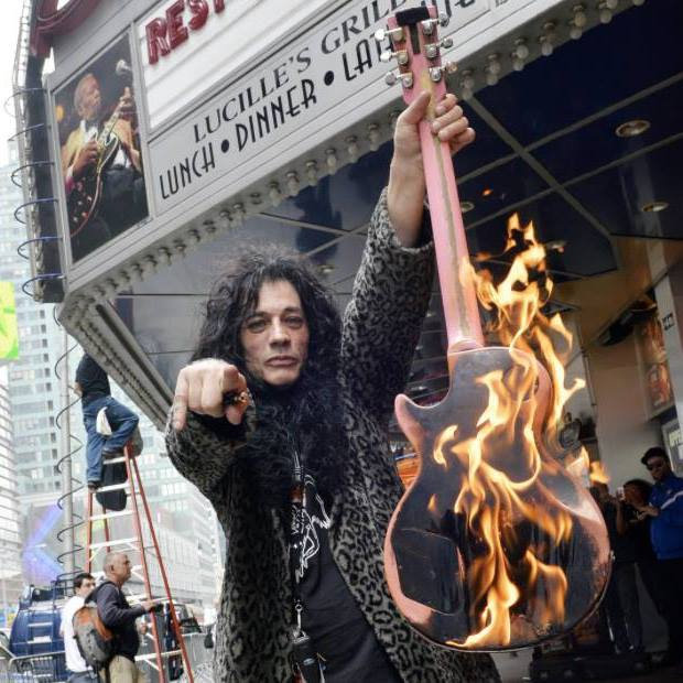 Livedream | Adam Bomb