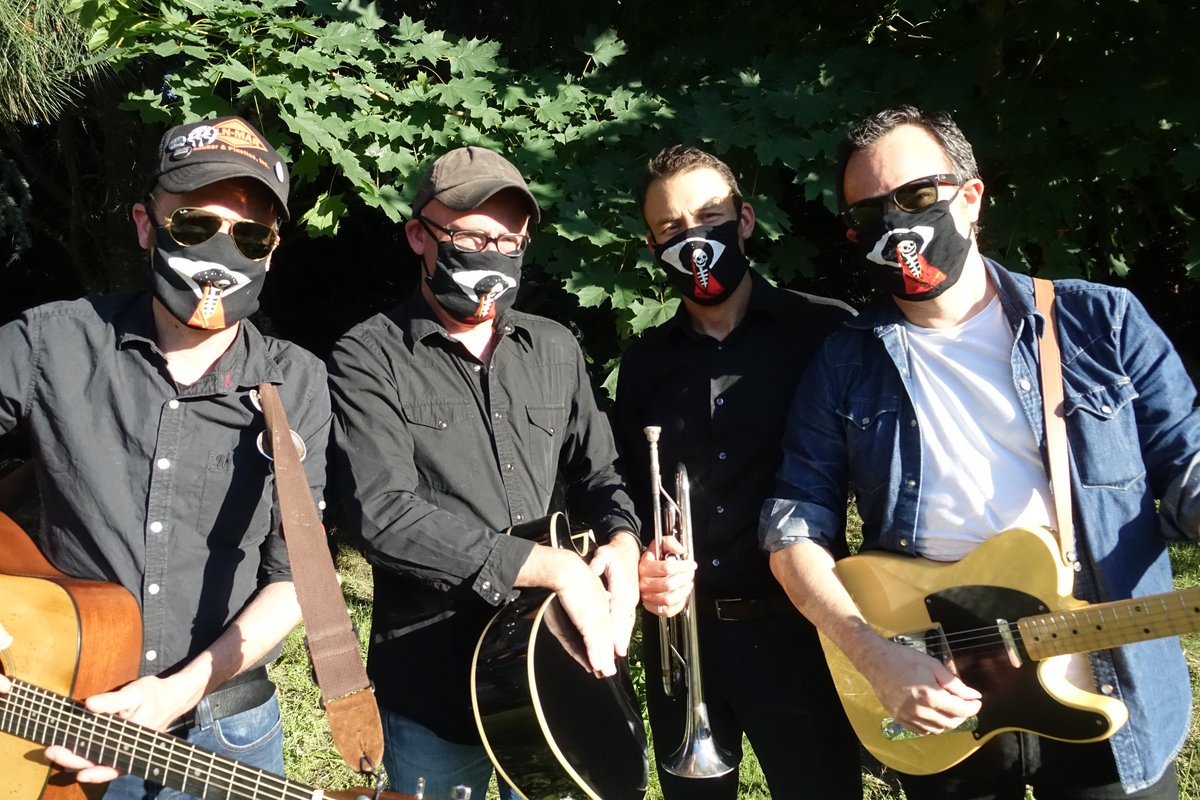 Who's that knockin' on my door | The Dry County Brothers