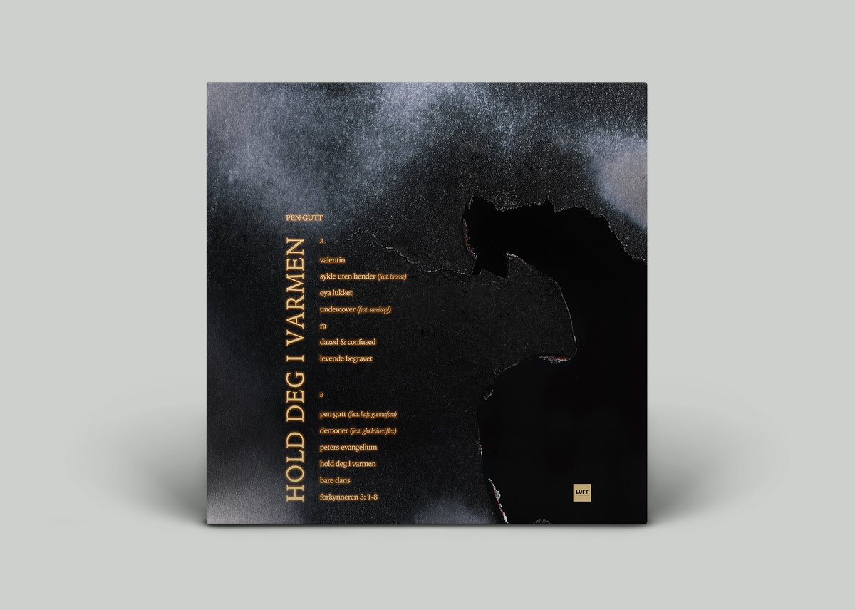 HOLD DEG I VARMEN | Pen Gutt