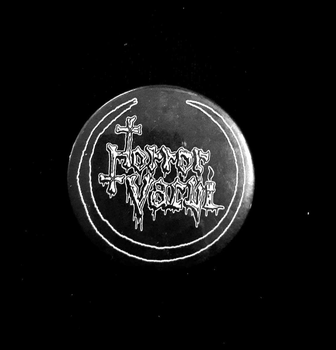 59 mm Badge Horror Vacui Logo | Horror Vacui