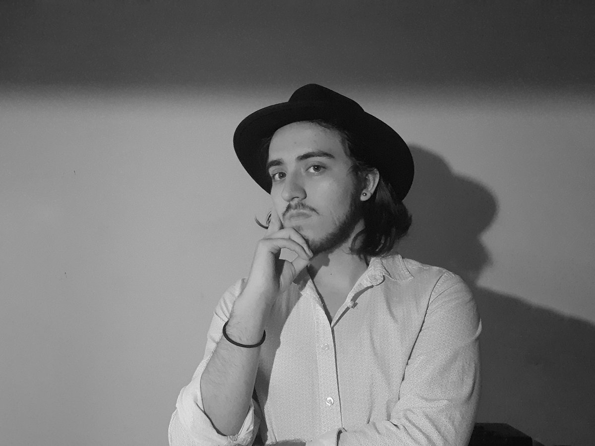 Music | Adrián León