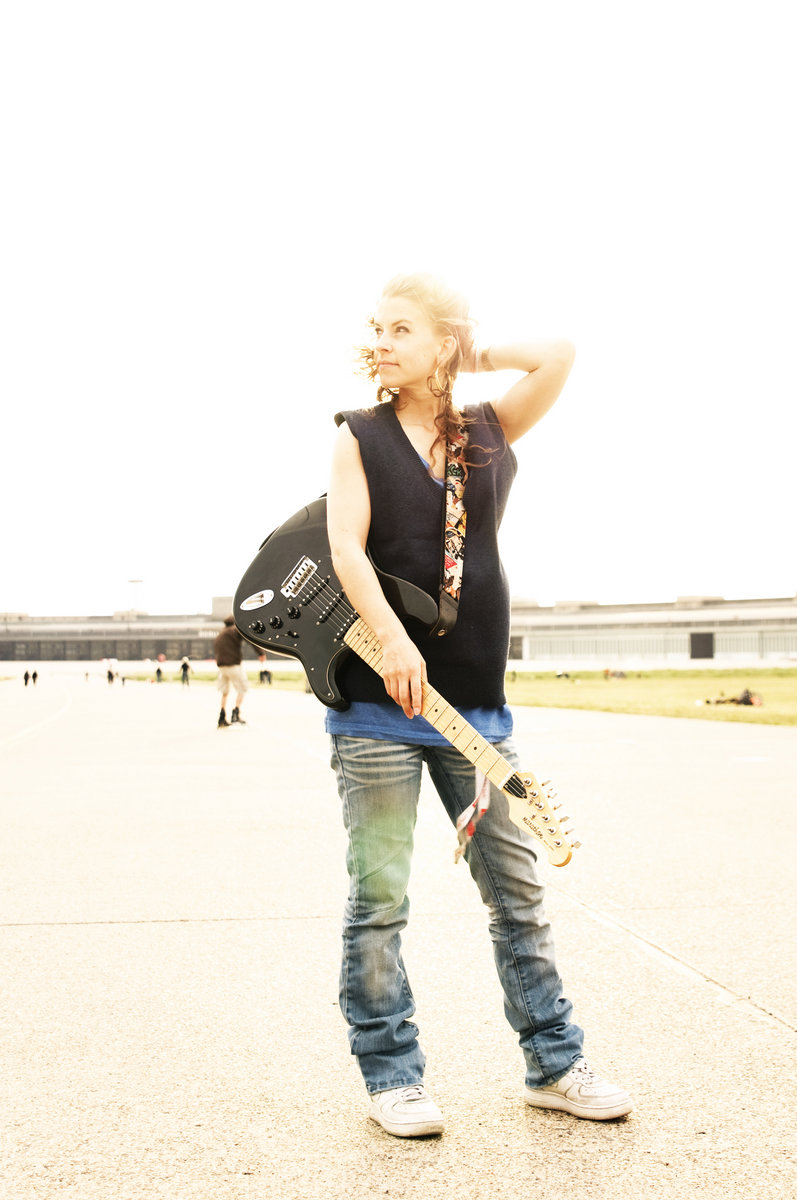 Bat (Album 2021) | Esther Quade