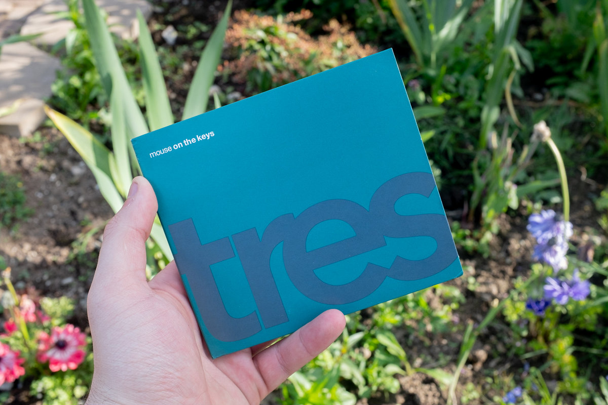 tres | mouse on the keys