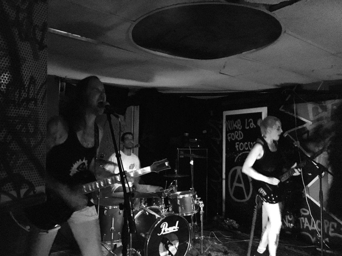 demo | caress
