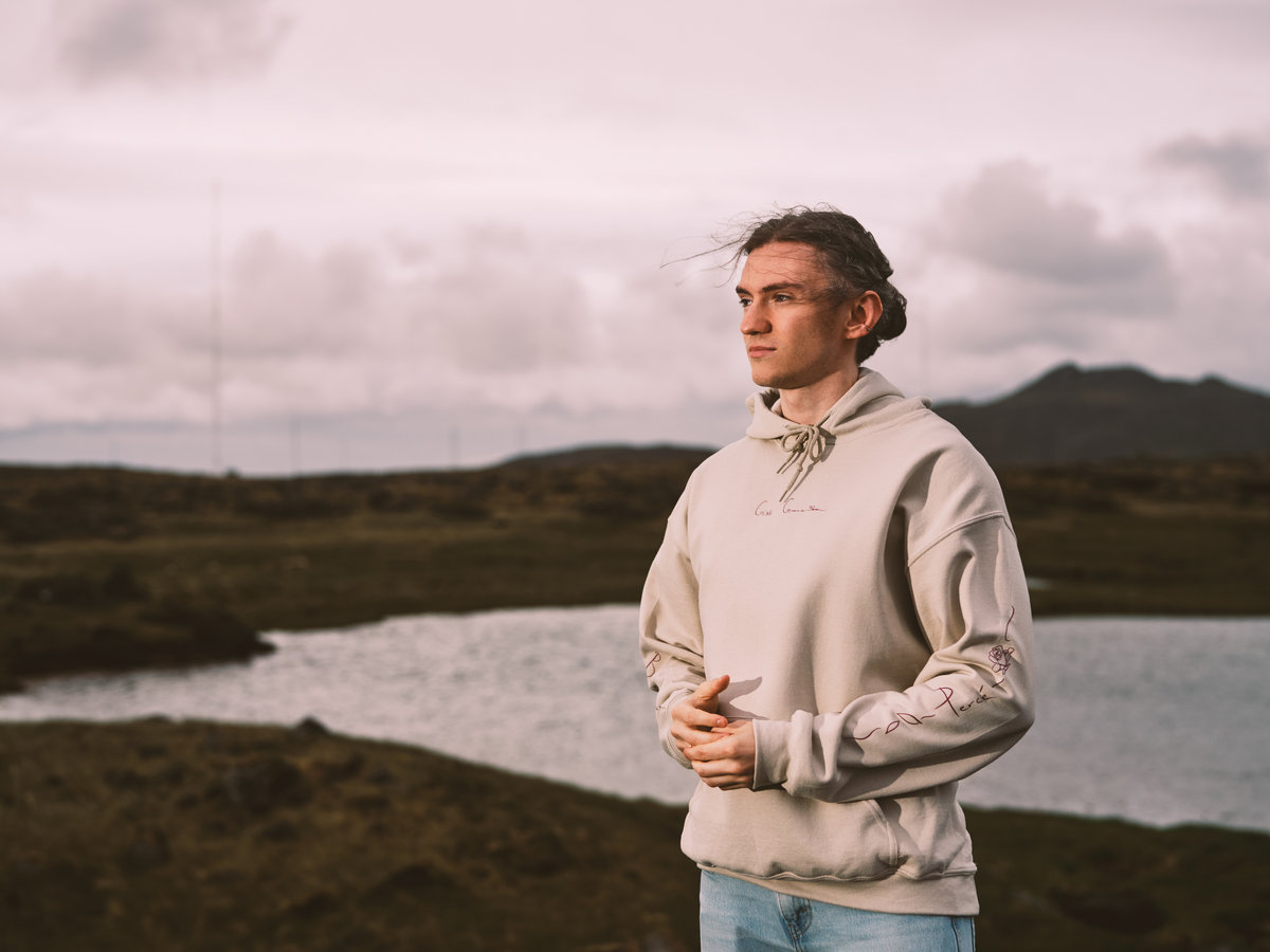 Amène-moi Hoodie(Cream/Plum) | Gísli Gunnarsson