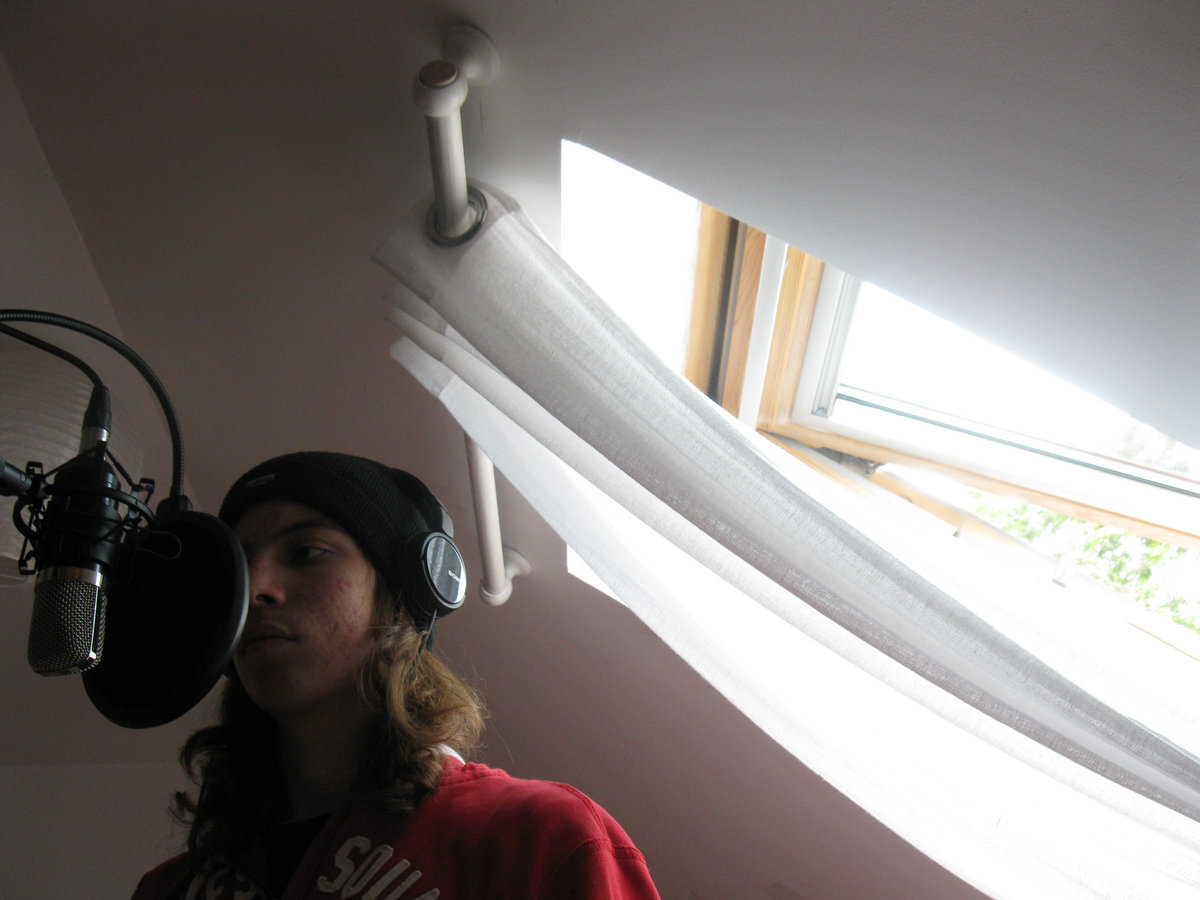 Lights in a colorful darkness | astronef voyageur