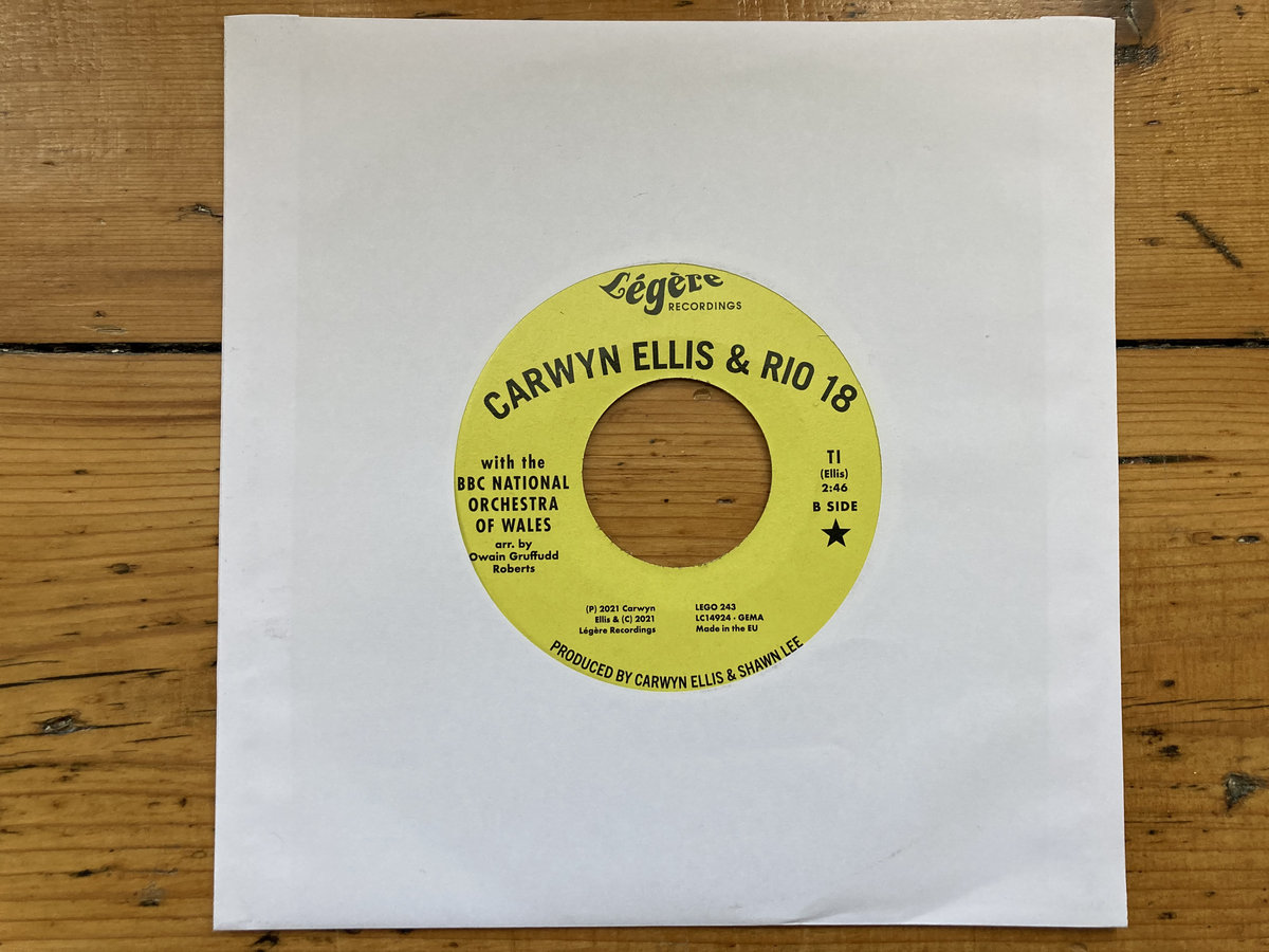 Olá! | Carwyn Ellis & Rio 18