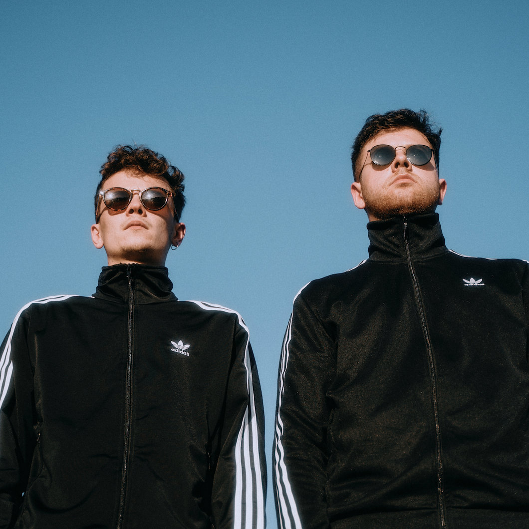 Sur le bitume | Scuffles