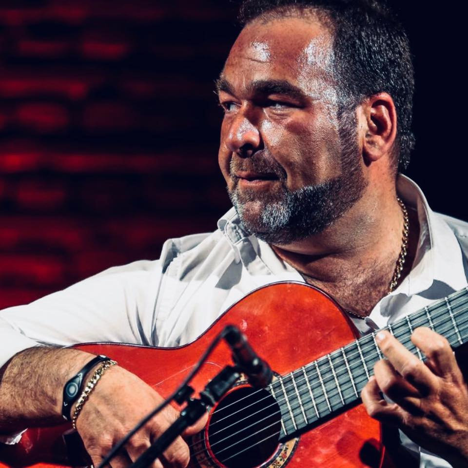 Mi primera guitarra | Rafael Cortés
