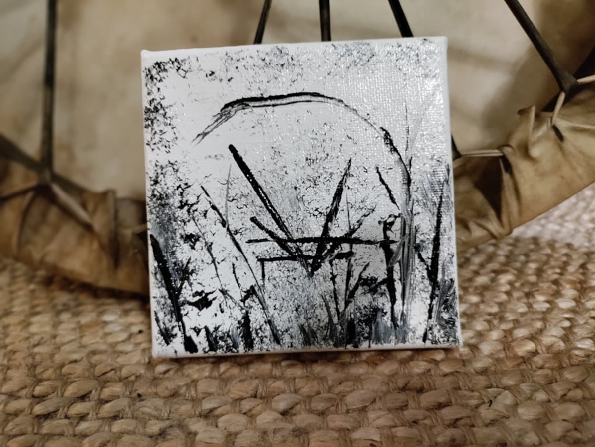 Hand painted V-symbol by Vermilia (See image below) | Vermilia