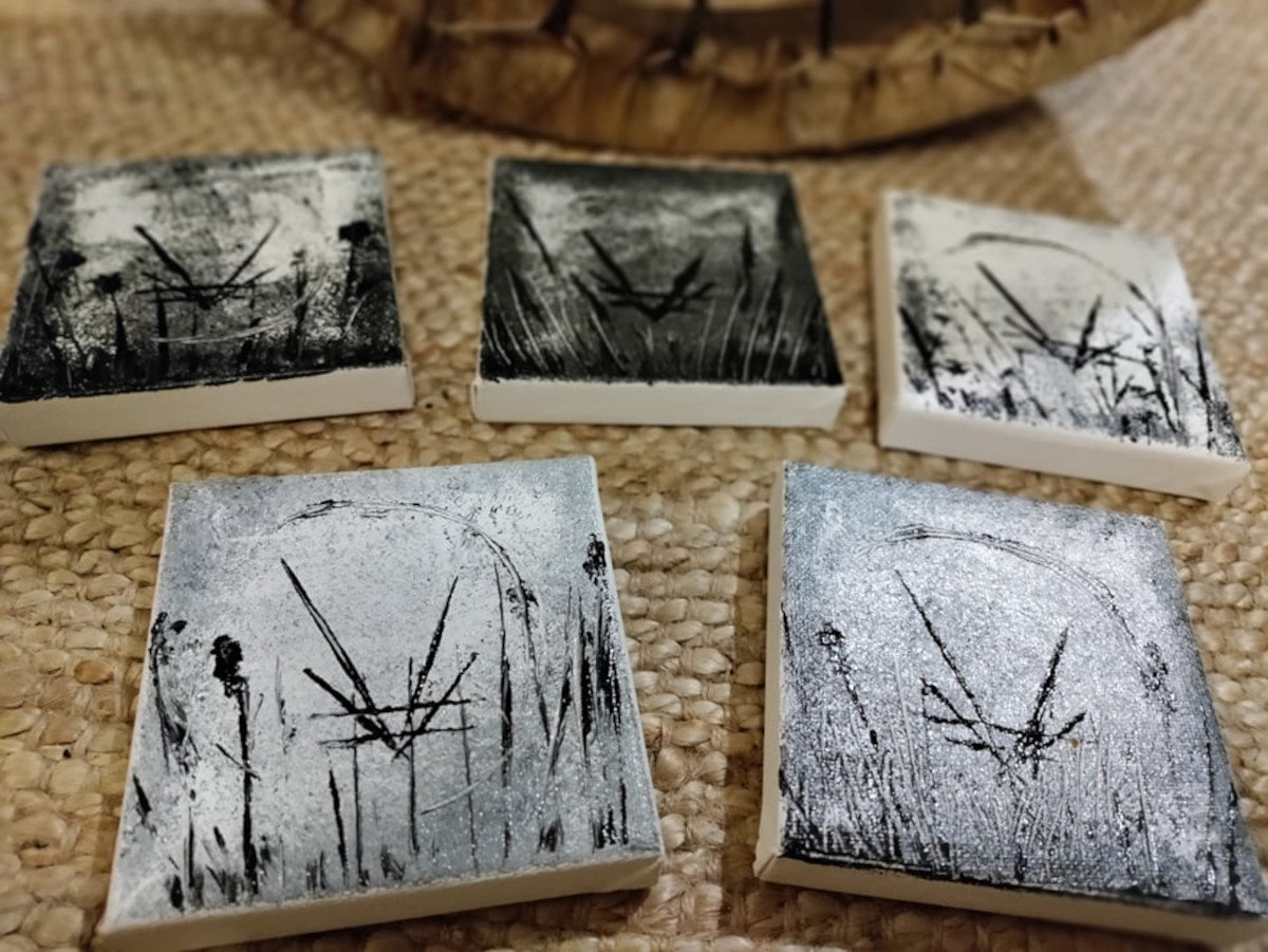 Hand painted V-symbol by Vermilia (See image below) | Vermilia