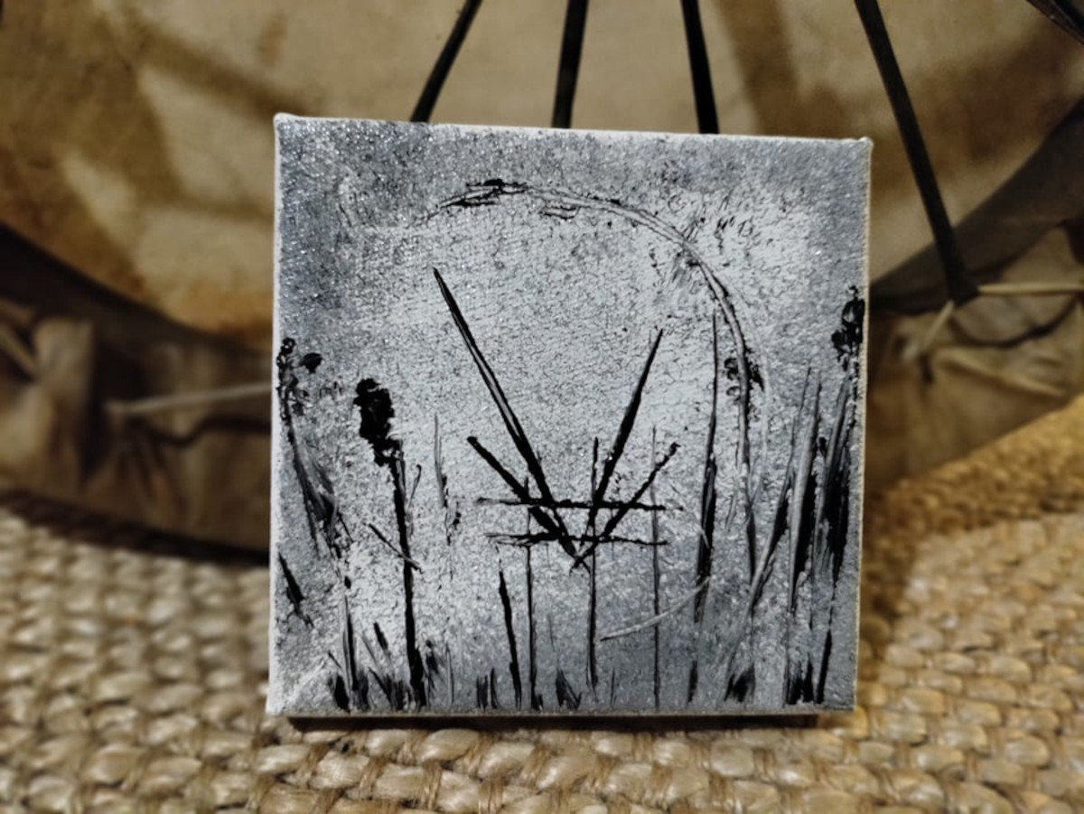 Hand painted V-symbol by Vermilia (See image below) | Vermilia