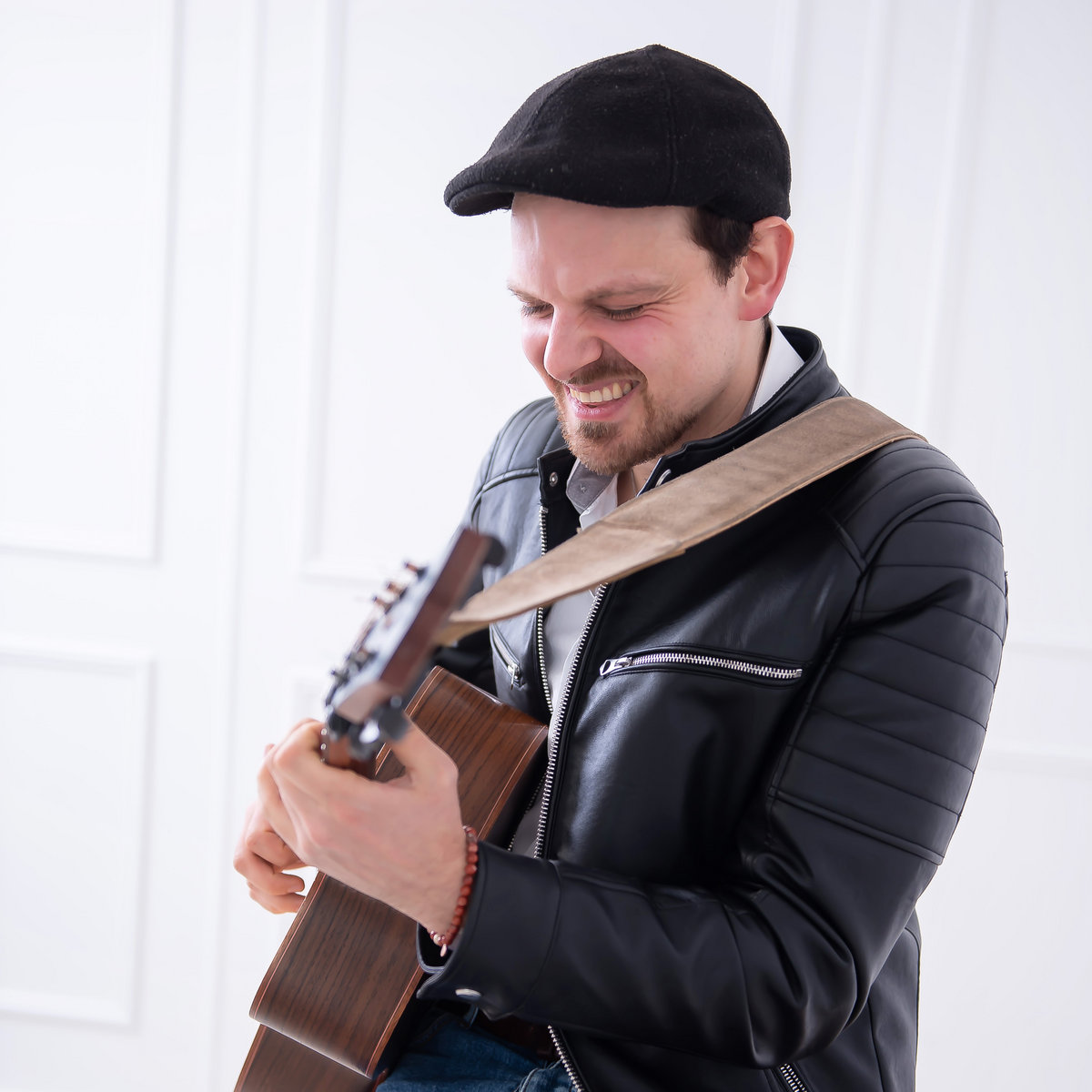 Between Sun And Moon | Sébastien Hogge