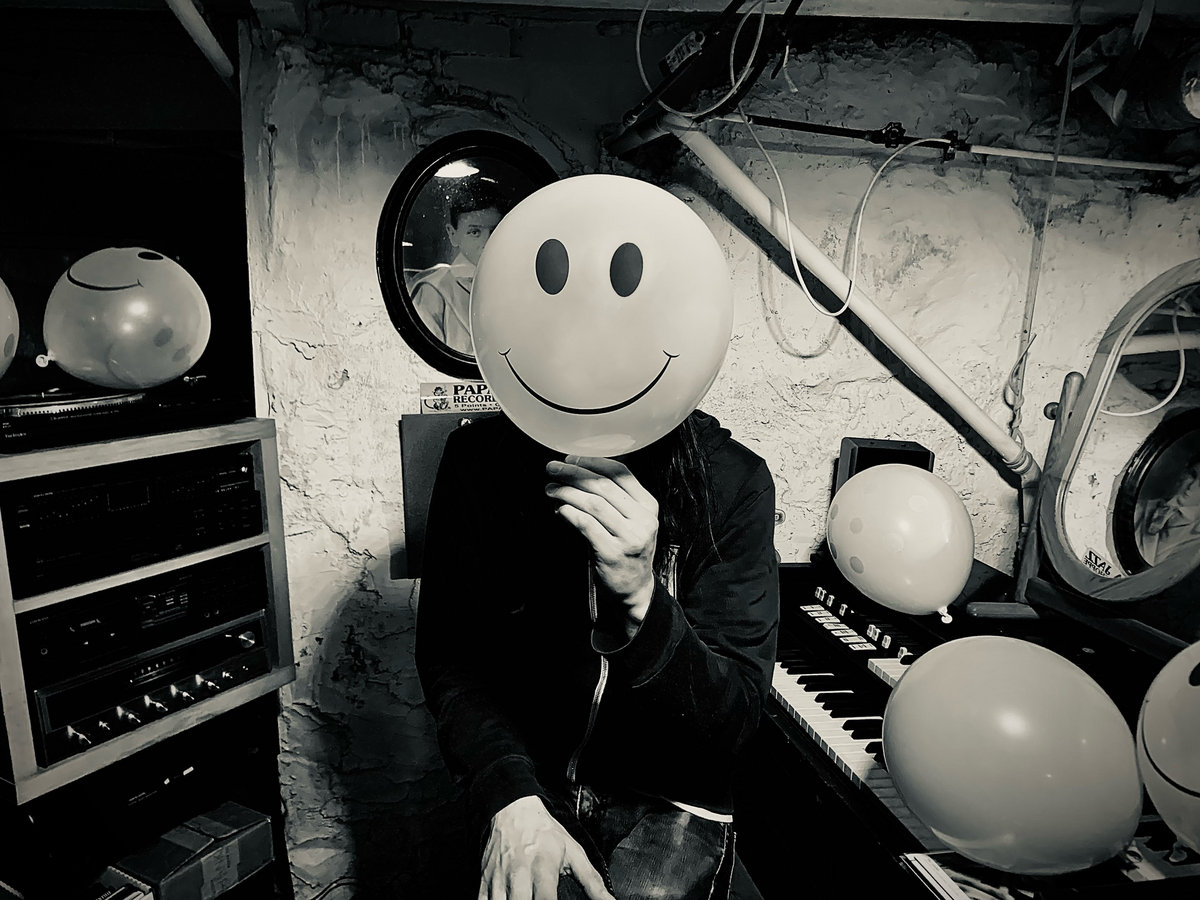 Mr. Moonlite | Majority Razorblade