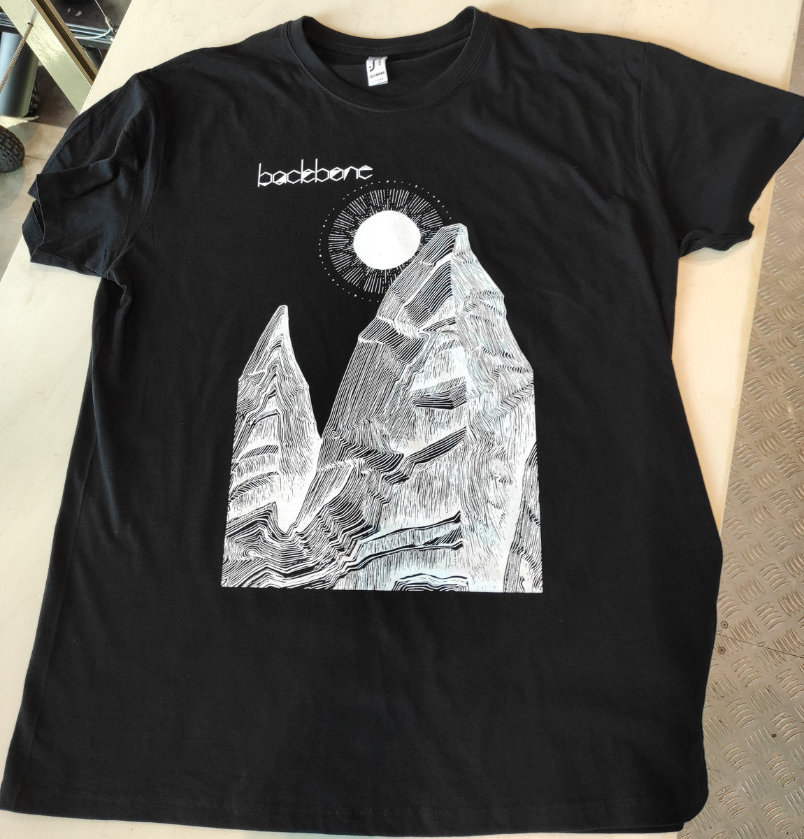 backbone T-shirt - The Sun - white on black | backbone