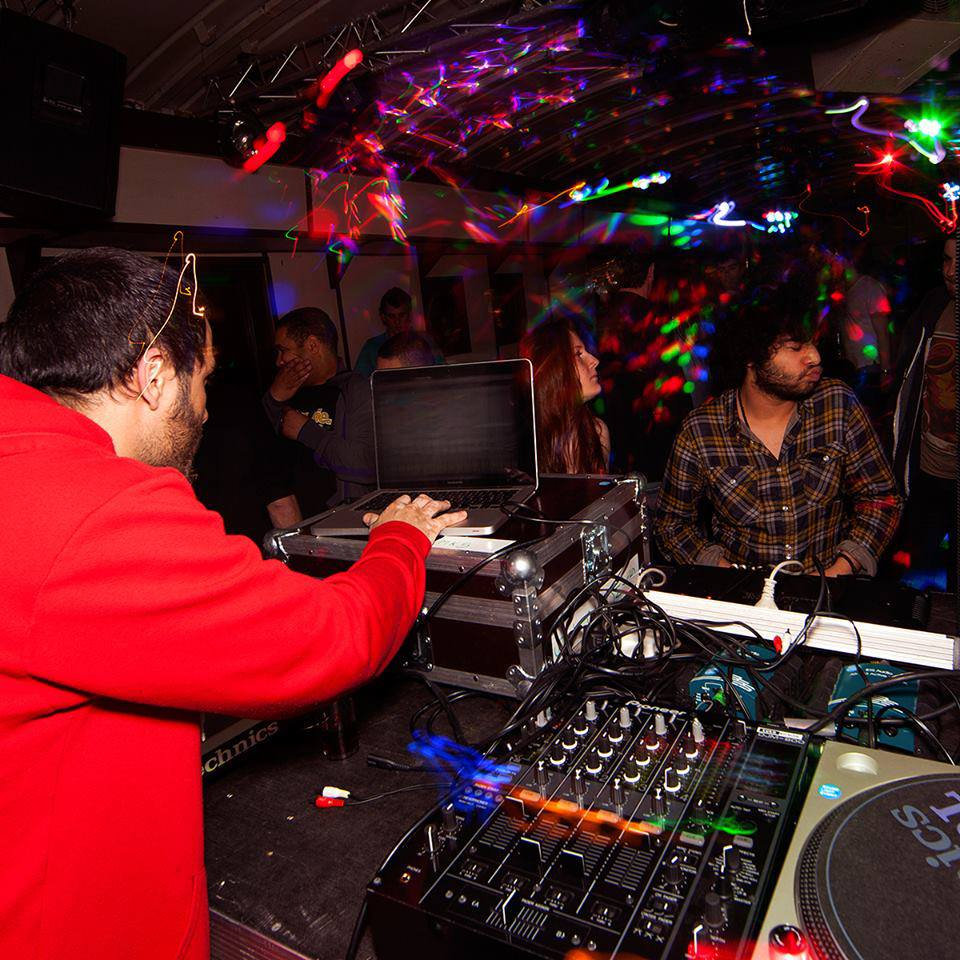 Sylvia | Sa bat' Machines & Tam ly | sa bat machines