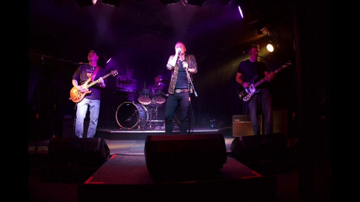 Lonely Streets | Bad Hand