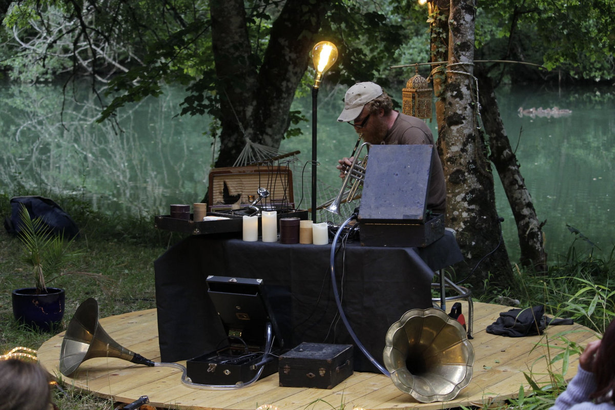 Live sur l'Aire intergénérationnelle des Voyeurs du Temps | The Steamloop Horns Band