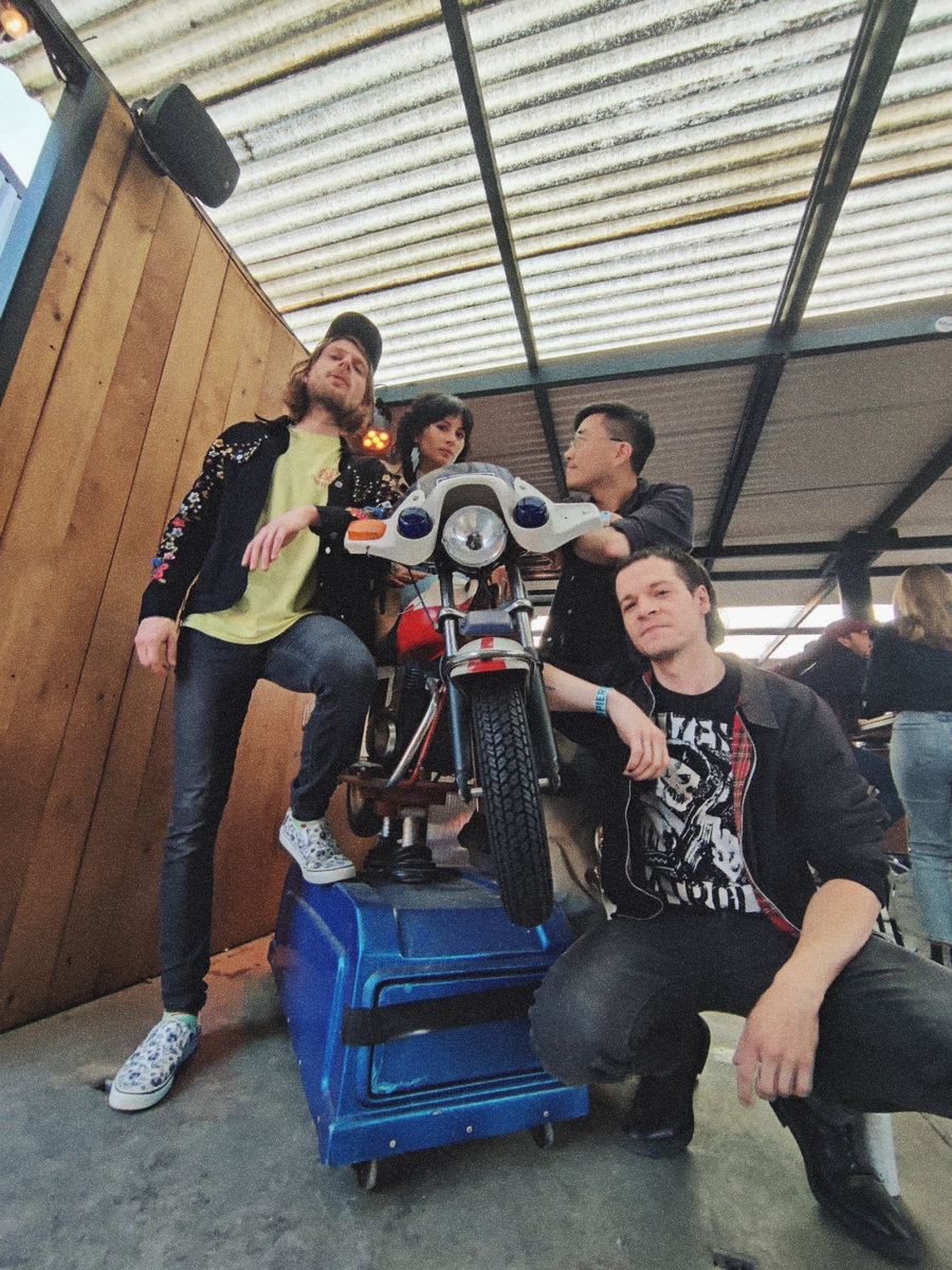 Live on Frequenzy Sessions | Hey Team