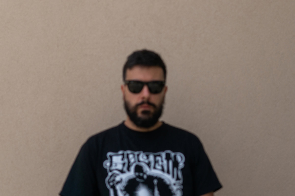 Syntho Muito Lo Tech