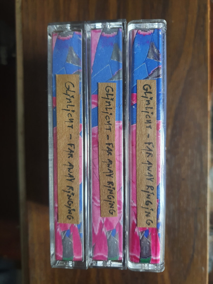 Far Away Ringing | Glimlicht